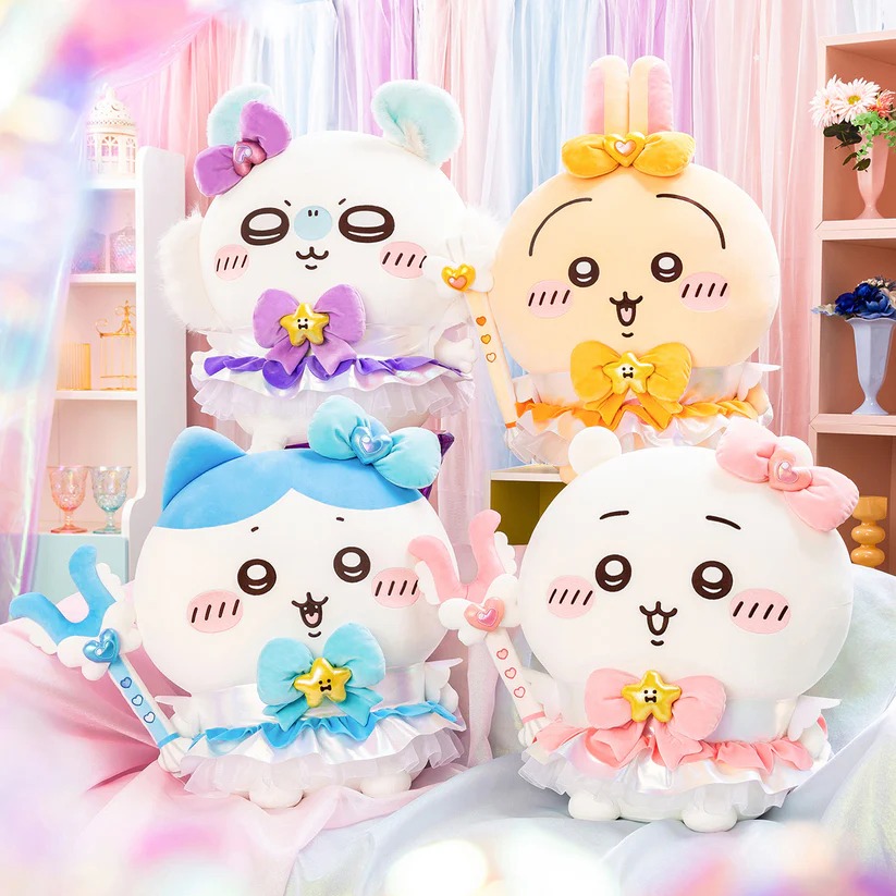 「魔法少女吉伊卡哇」降臨！《Magical Chiikawa 超BIG！特大坐姿絨毛玩偶》開放預購，四大主角變身登場、50公分大萌力MAX！ - oneone宇宙