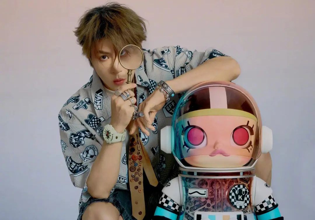 POP MART 泡泡瑪特年度重磅聯名再掀話題！Mega Space Molly x VANS 1000% 聯名限定款 5/31夢幻登場！潮玩 ...