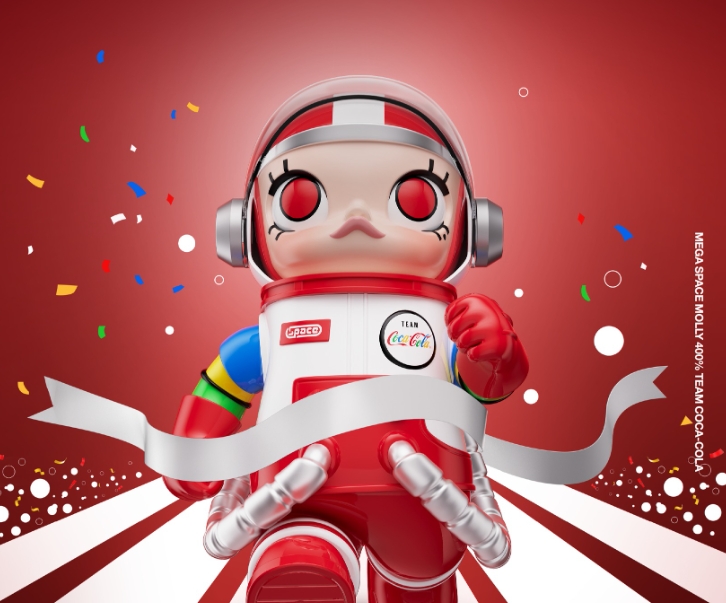 獨家上市！POP MART推出MEGA SPACE MOLLY 400% 可口可樂3.0 - oneone宇宙